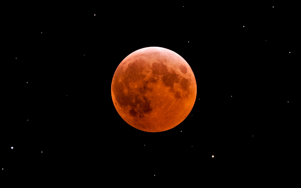 How To View May's Super Moon & Total Lunar Eclipse – Astronaut Foods